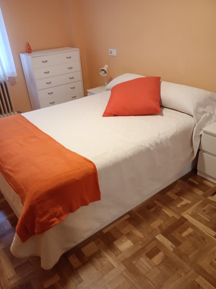 Habit. Cama Matrim.45€ Limpiez. Lavander. Agradabl - Pamplona