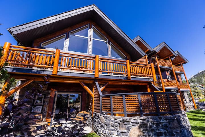 Private Luxury Mountain Lodge - Alberta