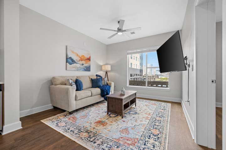 1br Apartment Near Broadway W/ Fireplace & Pool - Nashville, TN