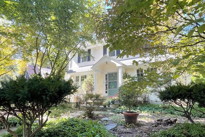 Longer Stays | Kitchen | Workspace | Garden - Bryn Mawr, PA