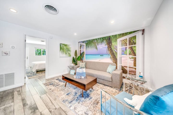 Tropical Paradise + Pool & Patio! - Fort Lauderdale