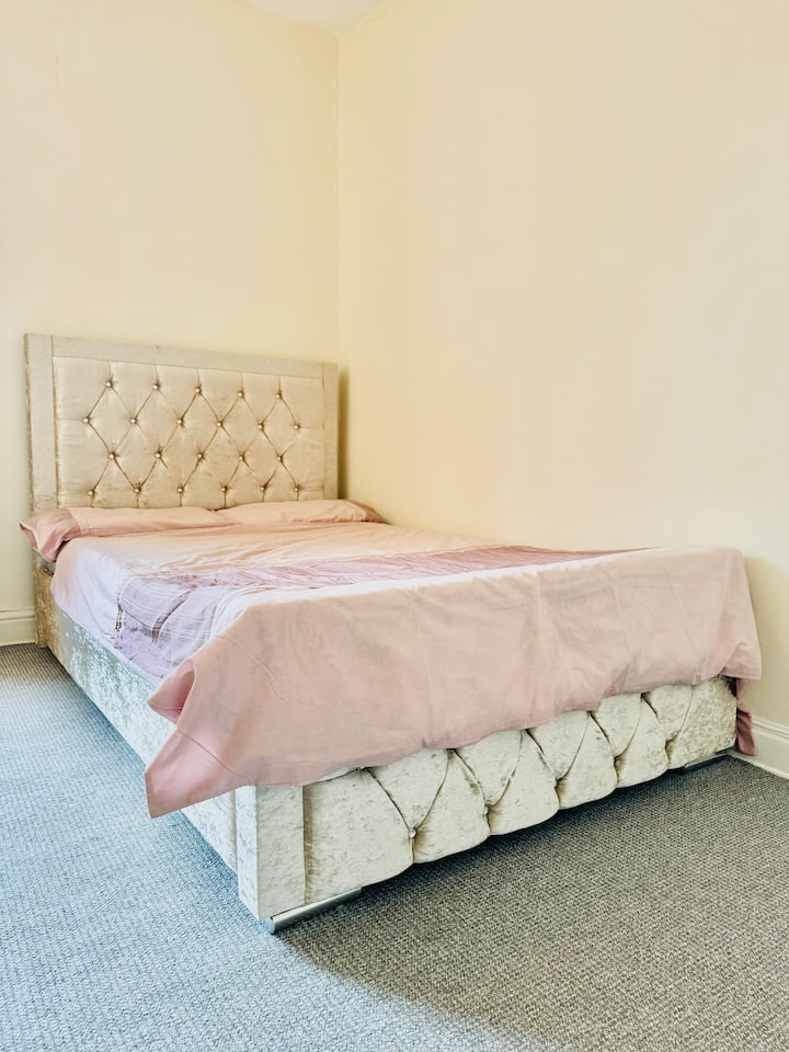 Spacious Room At Worthing Villa - Hull