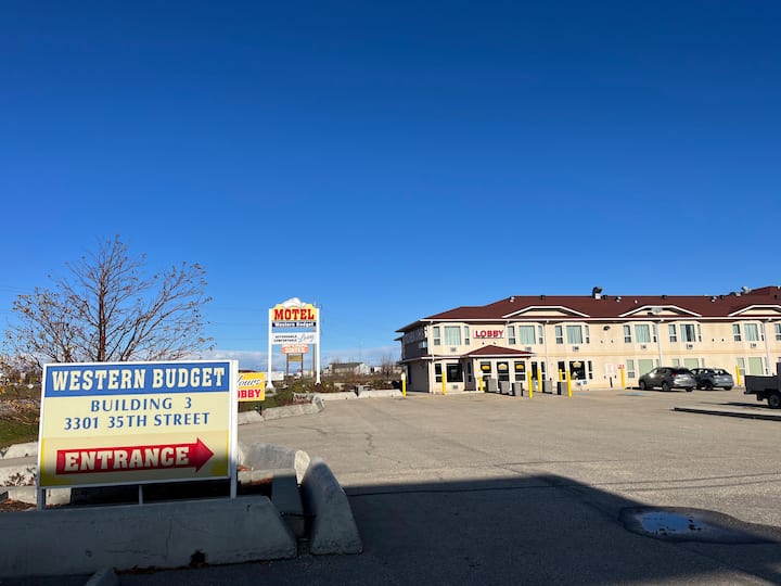 Deluxe Room With Kitchen - Whitecourt