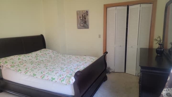 Bedroom With Private Bathroom - Highland