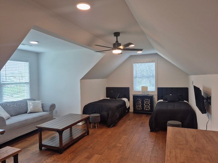 Peaceful Studio With Creek View / Quiet Community - Gallatin, TN