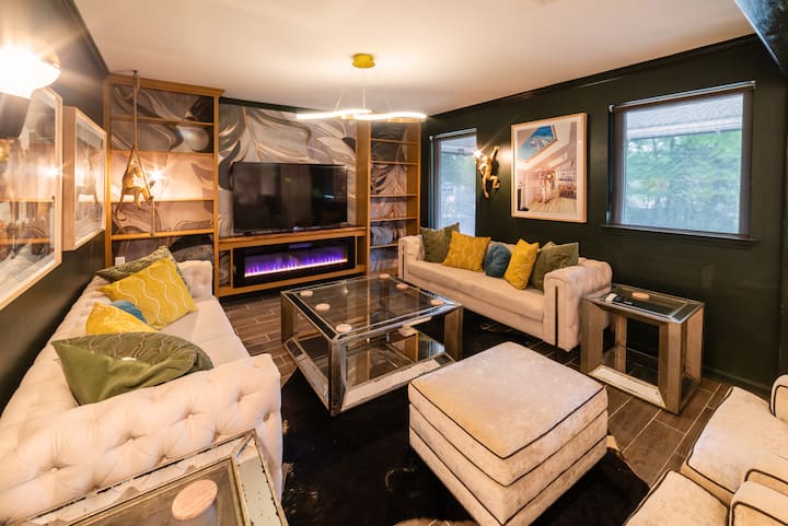 The Queen Of The Jungle - Baton Rouge, LA