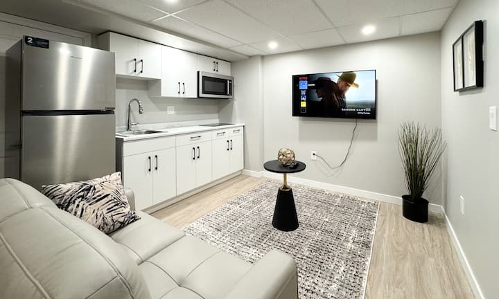 Pitchsky Suite- Cozy Two Bedroom Basement Suite - Winnipeg