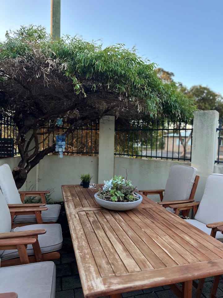 House | Safe, Green, Peaceful - Kingsley