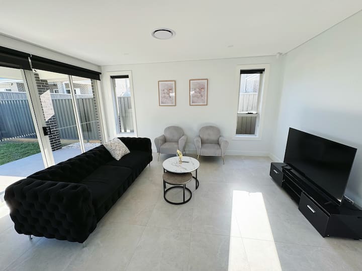 Luxury Brand New (Queen Room) - Sydney