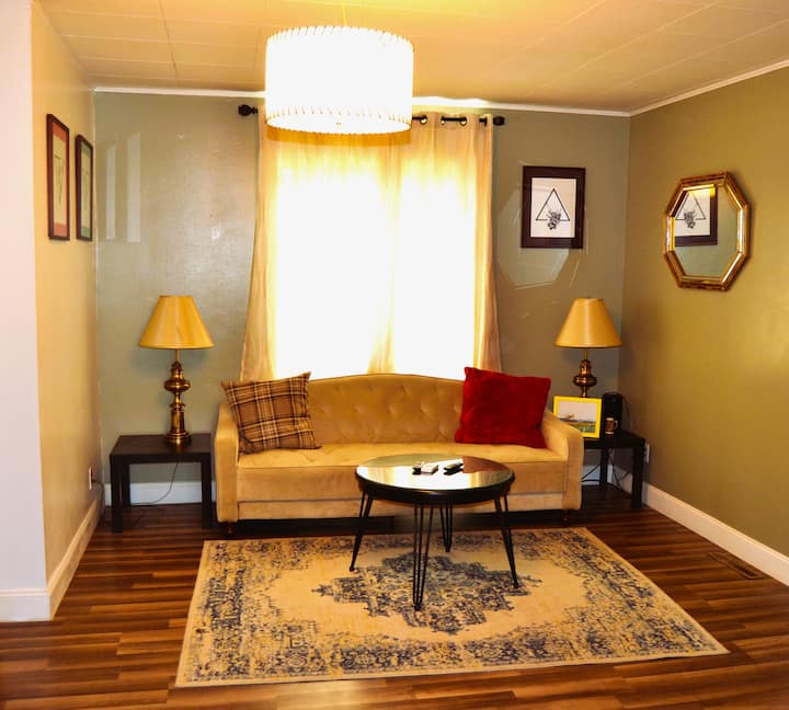 7-bedroom Retreat | Sleeps 13 | - Grand Forks, ND