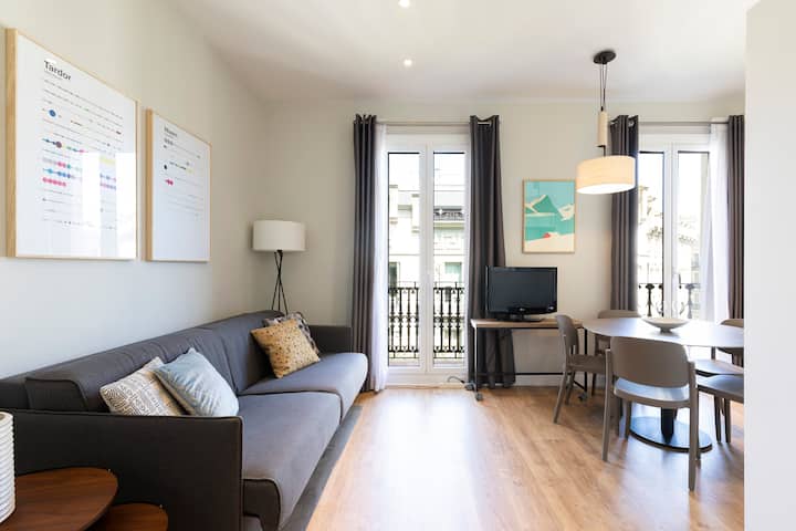 Modern And Spacious Apartment In Eixample - Barcellona