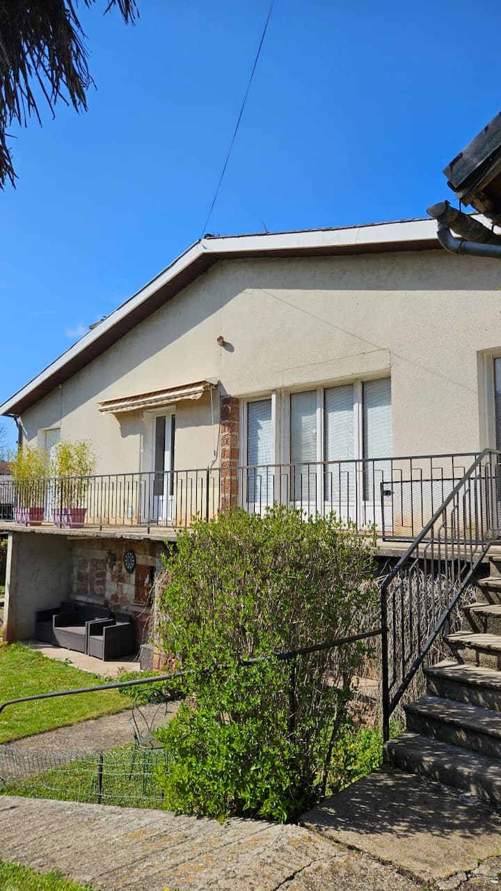 Gite 6 Personnes, Dans Le Village De Marcillac - Rodez