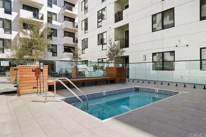 Modern Central La Condo | 2br, 2ba | New Listing - Los Angeles, CA