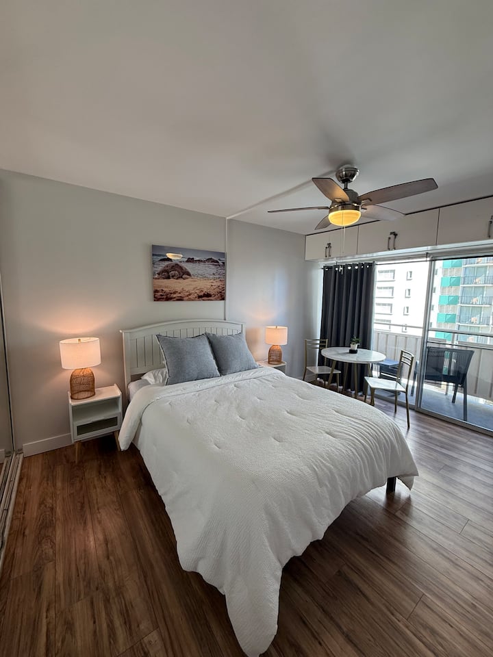 Remodeled Ocean Glimpse Studio - Honolulu, HI