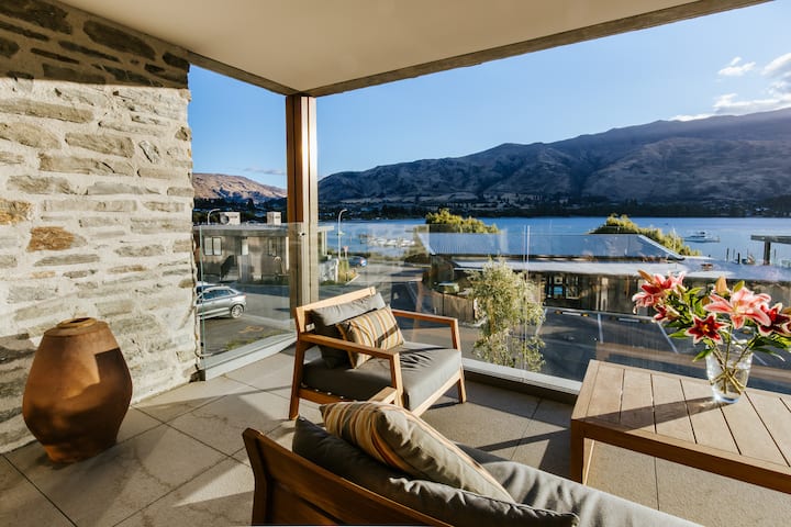 Lakeside Central 3 Bdrm Luxury! - Wanaka