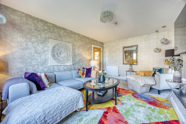 4 Bed Detached House - Glasgow