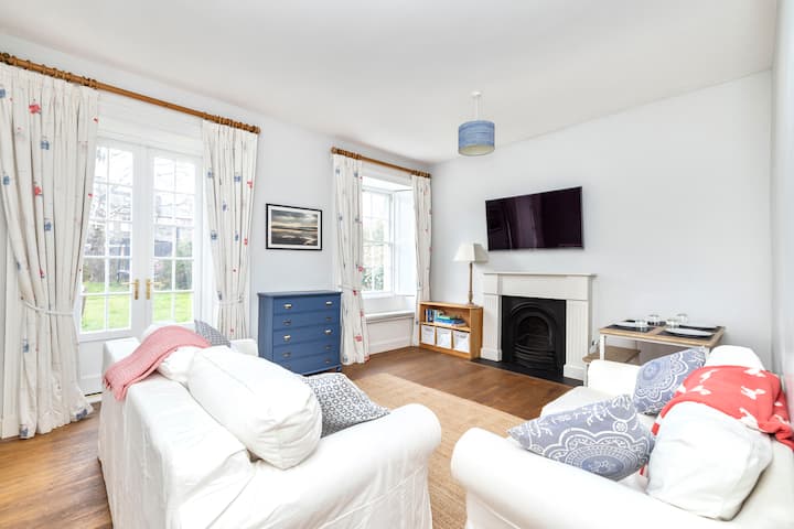 Spacious 2-br New Town Apt With Private Entrance - Edinburgh