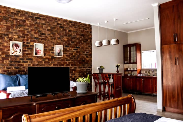 Earthy Inn - Protea - Pretoria