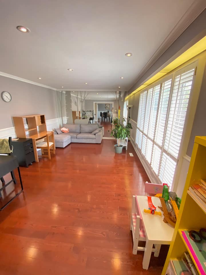 Lovely House In A Nice Safe Community - Toronto
