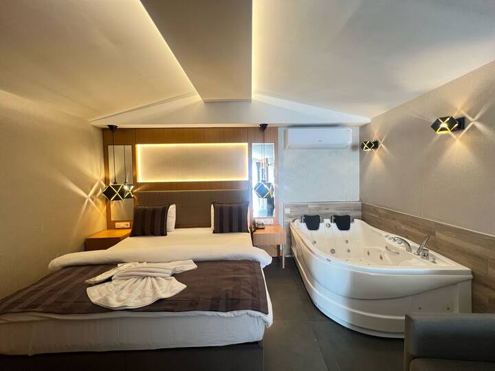 The Port Rooms - Jakuzili Suit - Sinop Il, Türkiye