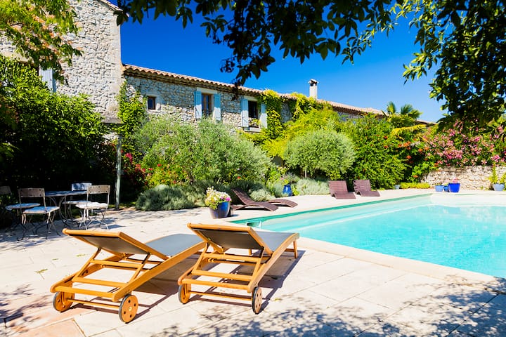 Gîtes 5 éToiles Pour 12 Pers, Mas Du 16 Siècle - Goudargues