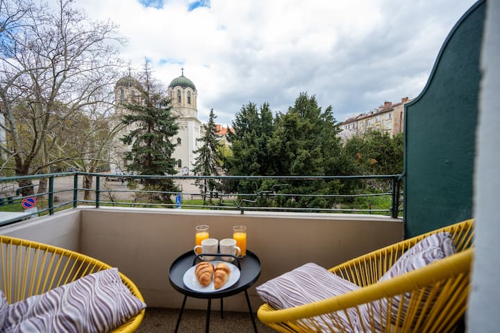 Luminous 2bdr W/ Balcony & View In The Center - Sofia