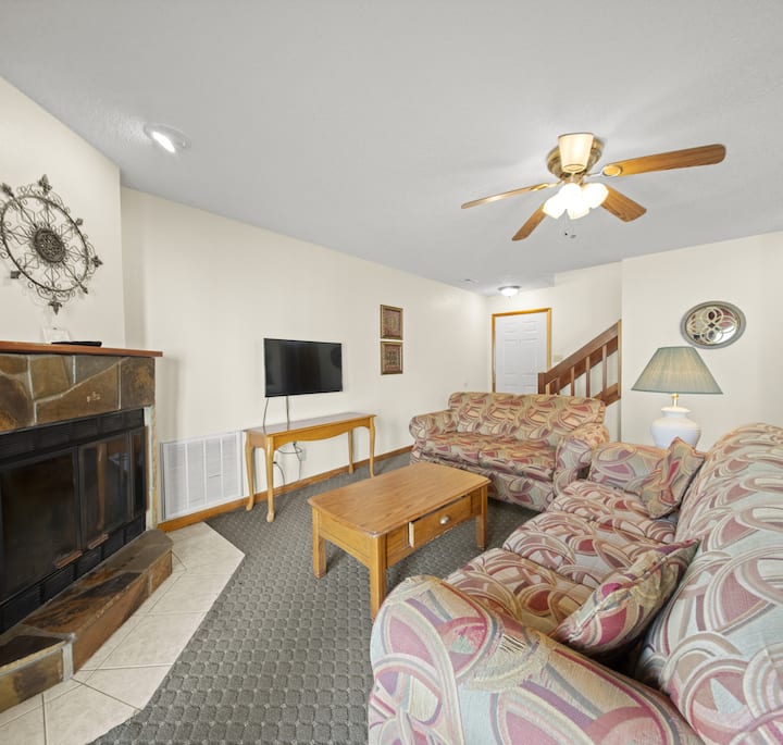 Your Lake Tansi Basecamp – 2br Townhome - cumberland trail, Pikeville