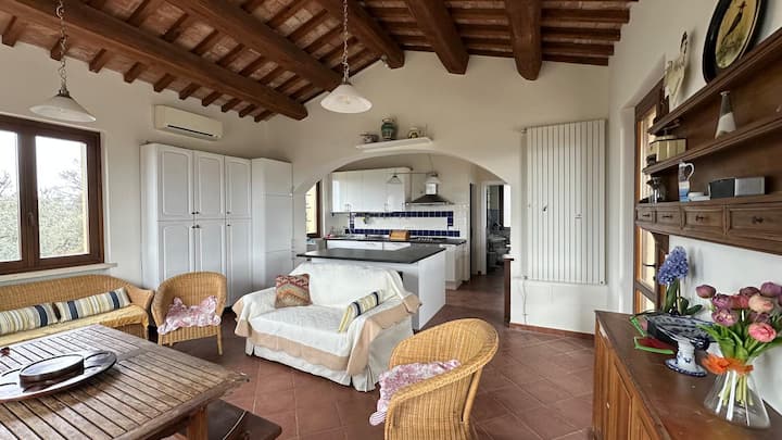 Olivella, A Terrace Overlooking The Valley - Lazio