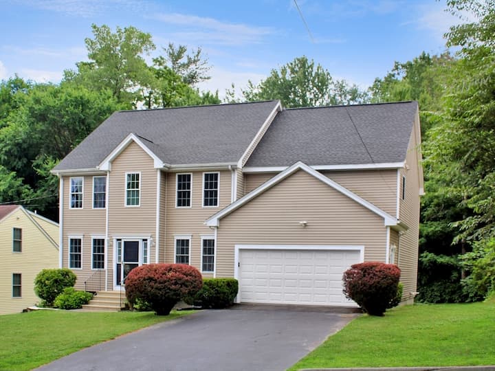 Clean, Cozy 2br Guest Rooms In Worcester - Worcester, MA