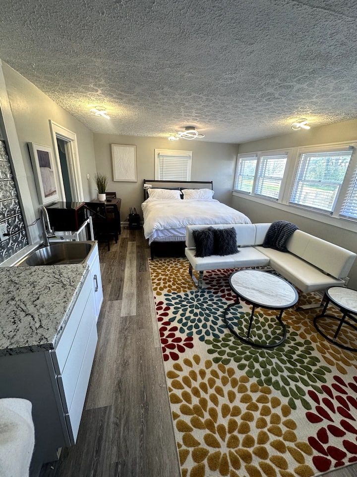 5 Min To Ind Airport • Modern Studio•private Entry - Mars Hill, IN