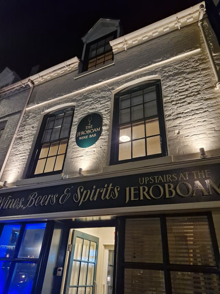Upstairs At The Jeroboam - Bridgnorth