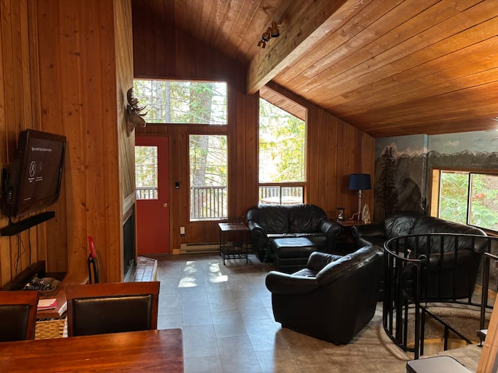 Chalet-chic Escape In Montana’s Majestic Mountains - Whitefish, MT