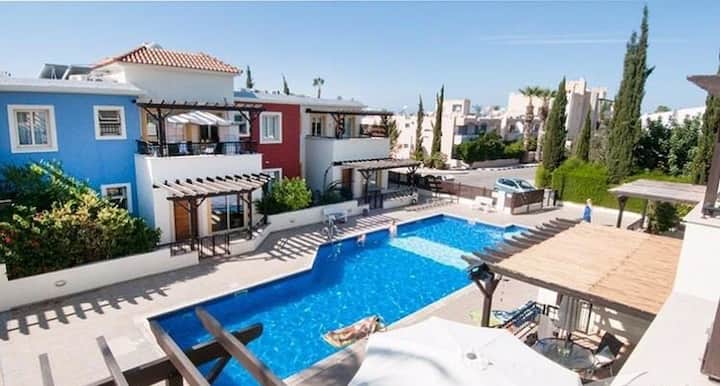 Elegant & Lux Apt •Walk To Beach - Paphos