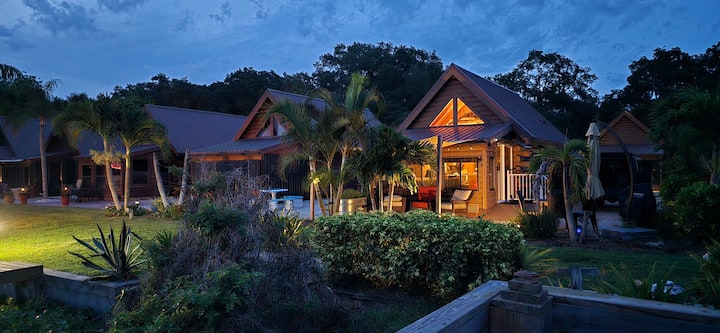 Jv's Castaway Cabin - The Bahamas