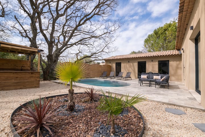 Villa Design Avec Piscine, Bar Et Lit Balinais - Cadenet