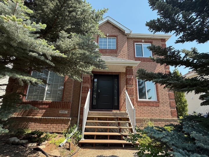 3br Home In North West Calgary - Calgary