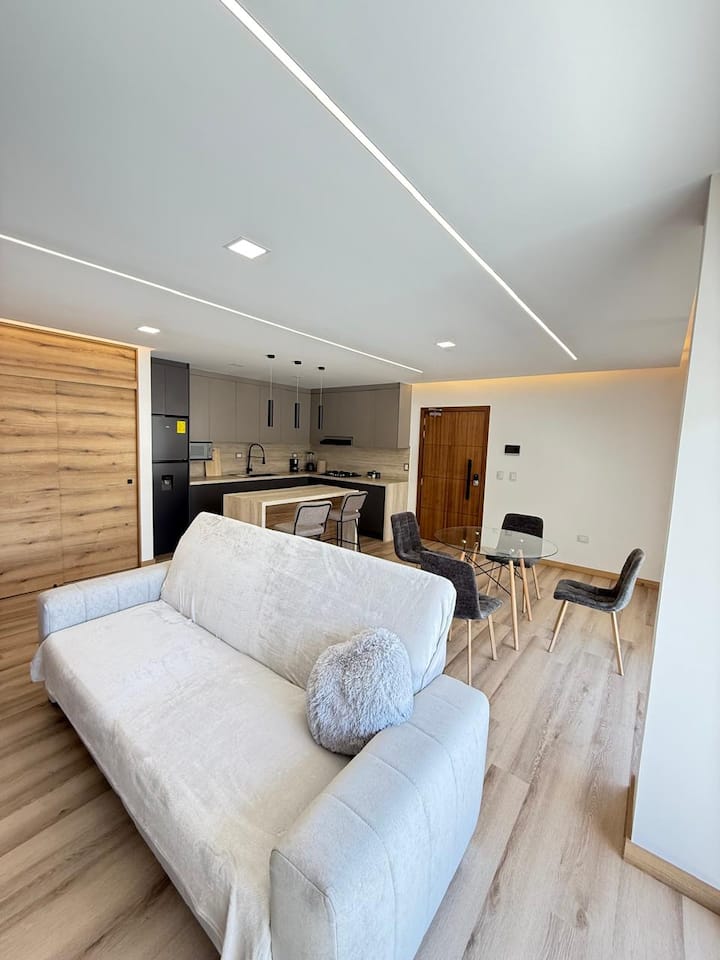 Suite Moderna Totalmente Equipada / Parking Seguro - Cuenca