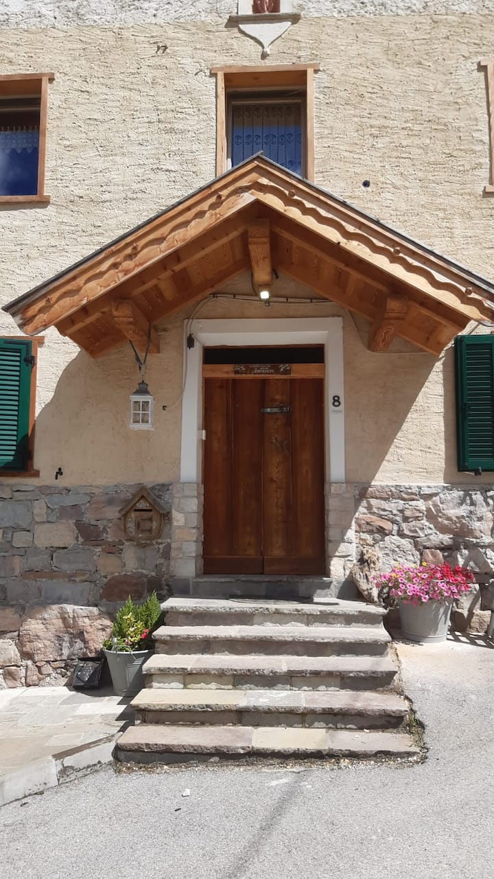 Camera Rustica Stile Tirolese - Agordo