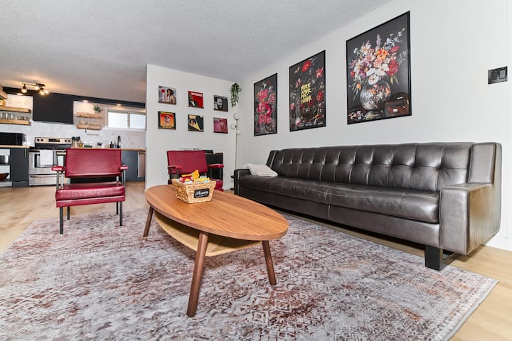 Cozy Suit-(5 Min Royal Hospital/3 Beds/fiplace) - Edmonton, Canada