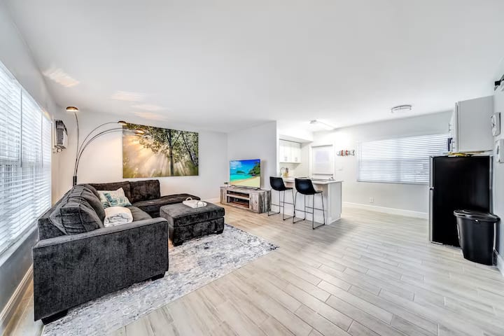 Coastal Unit .5 Miles To Beach! - Fort Lauderdale, FL