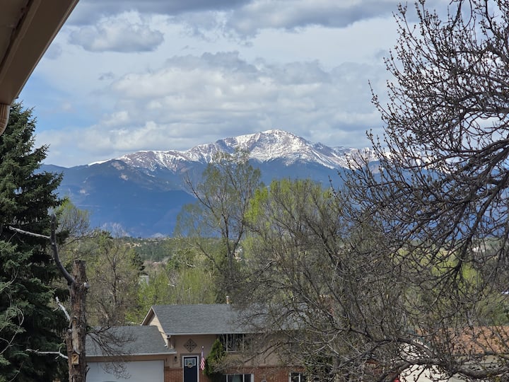 Purple Mountain Majestic Retreat - Colorado Springs, CO