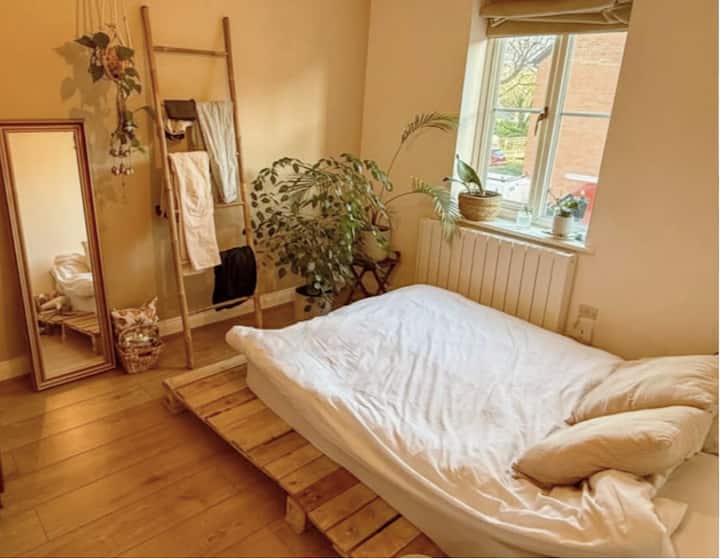 Central Peaceful Location - Newbury