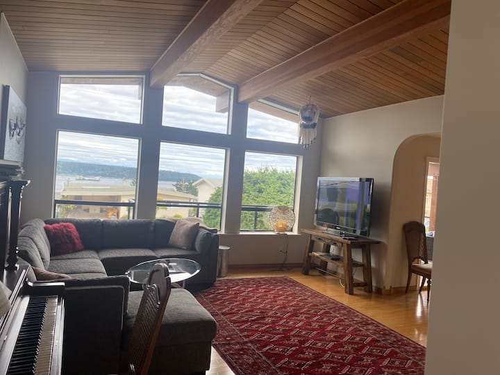 5 Bdrm Luxury West Coast View Home - Campbell River