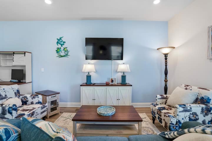 Steps To Beach & Waterpark• Stylish Coastal Vibes - Panama City Beach, FL