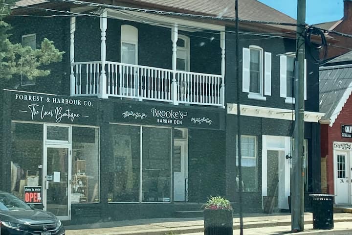 Cozy Downtown 1 Bedroom Suite - Grimsby