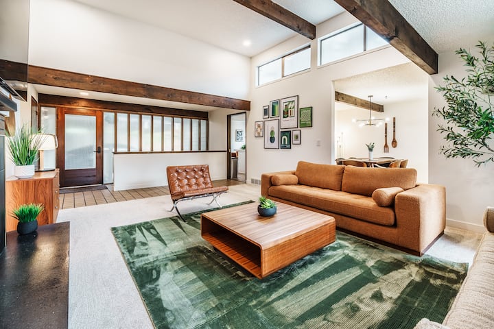 Fw7 Duo Villa: Electric Car Charger, 2 Kitchens - Federal Way, WA