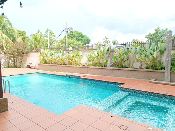 Kl | Ampang Bungalow Party Private Pool Karaoke - Kuala Lumpur