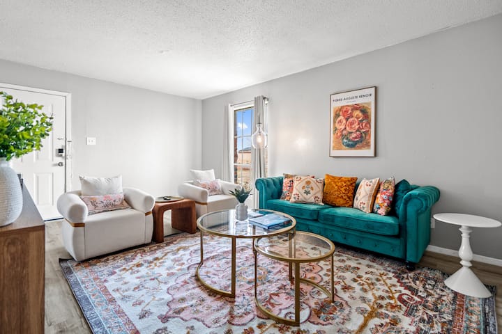 *Colorful Cozy Escape W/ Grill - Garland, TX