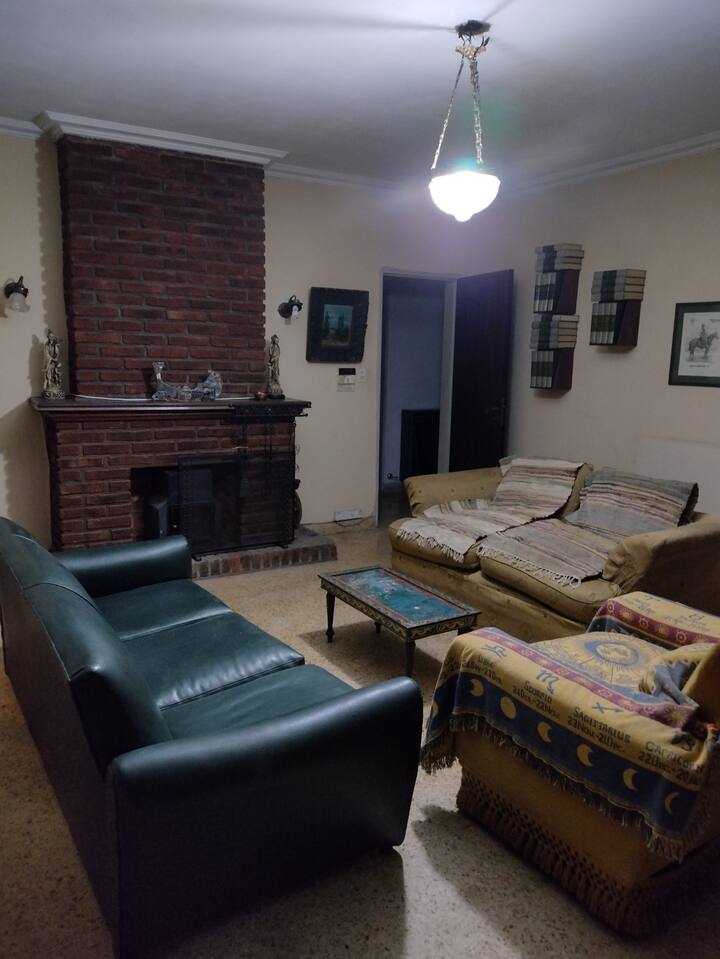 Chalet Amplio Para 4 A 6 - Tandil