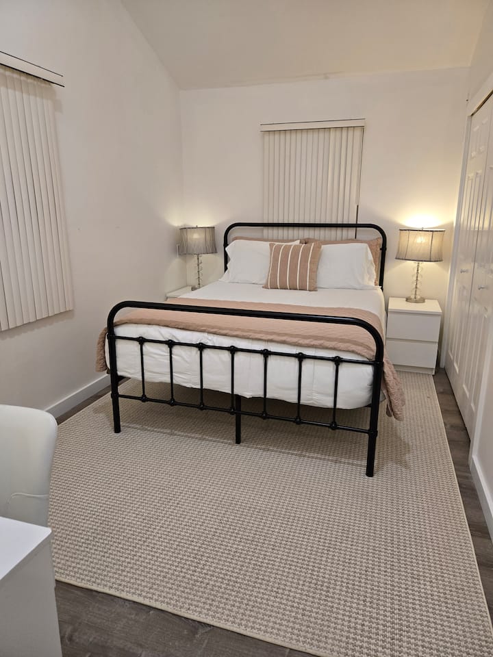 Cozy Stay In The Heart Of Town. - Hamptons, NY
